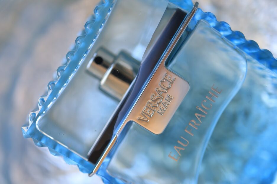 Versace Man Eau Fraiche Review: Feel Fresh & Confident | Everfumed ...