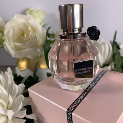 Viktor & Rolf Flowerbomb Perfume Review: Is It Worth It? | Everfumed ...