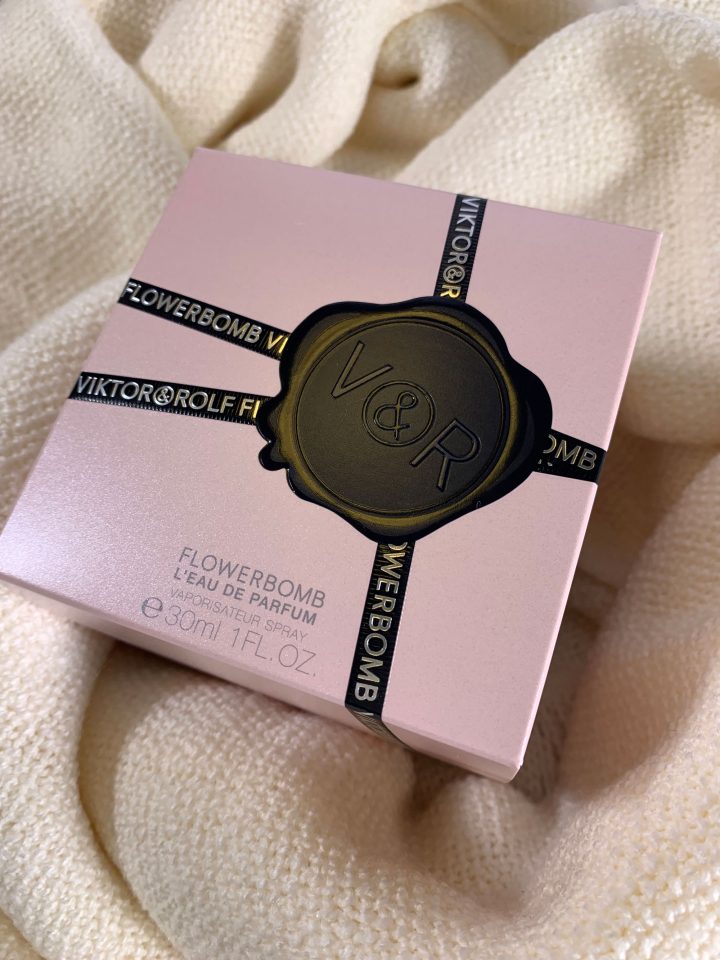 Viktor & Rolf Flowerbomb Perfume Review: Is It Worth It? | Everfumed ...